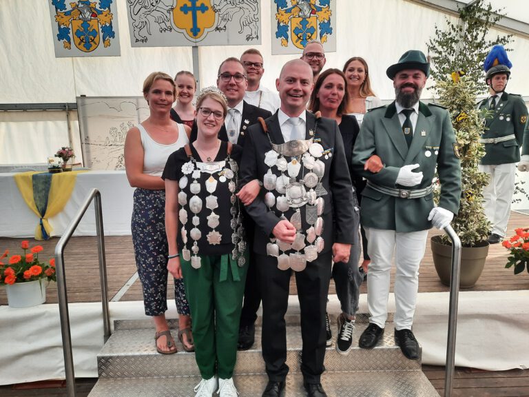 Timo Göhlich ist neuer König / Alexis Senhofer Jungschützenkönigin ...